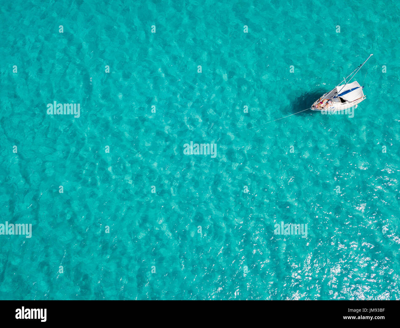 Floating boat clear water hi-res stock photography and images - Alamy
