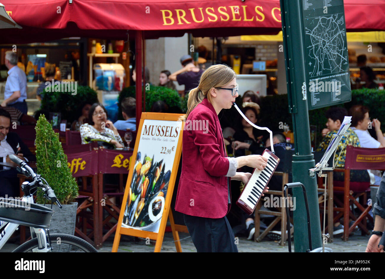 Female busker hi-res stock photography and images - Alamy