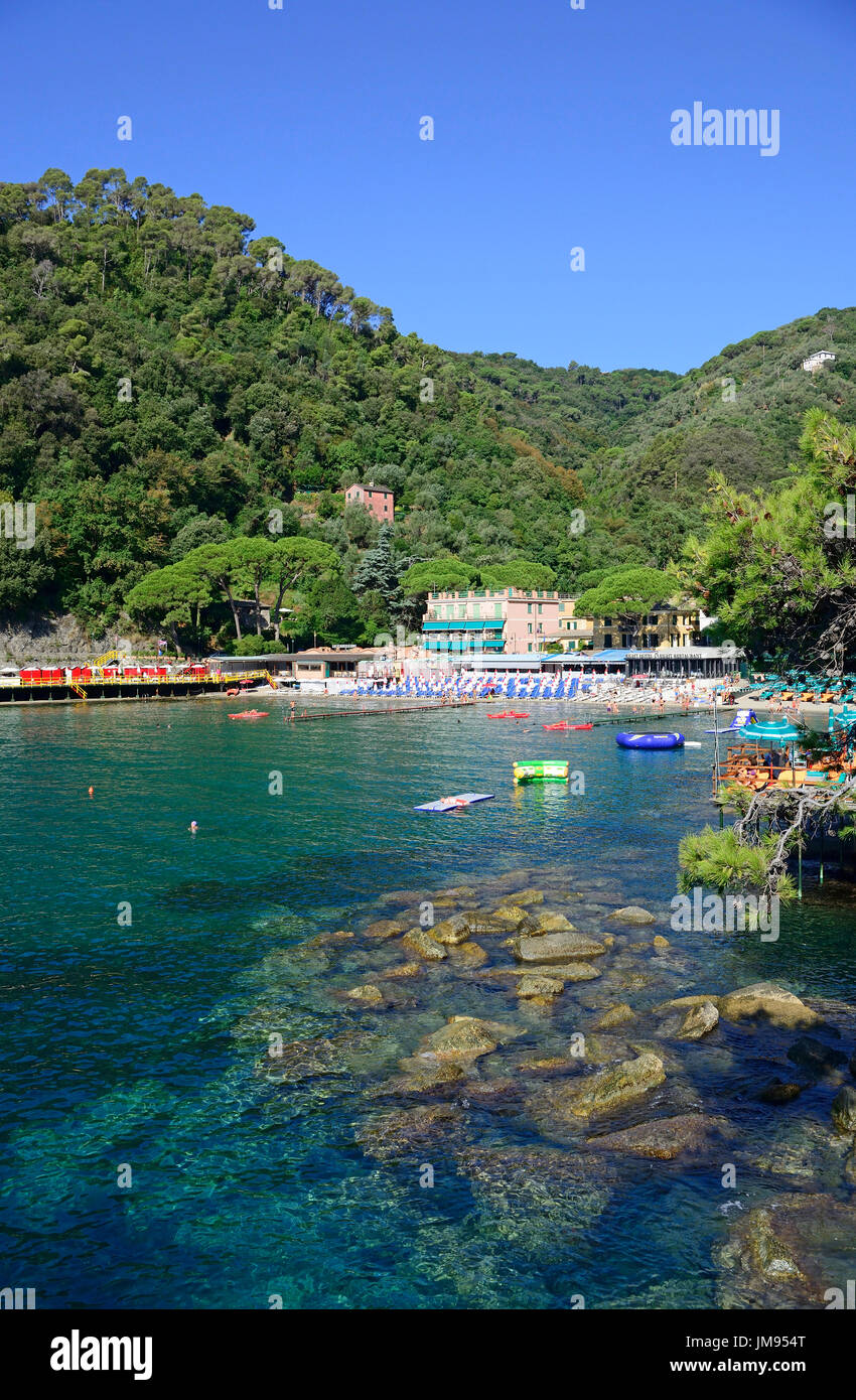 The beach of Paraggi near Portofino, Ligury Stock Photo - Alamy