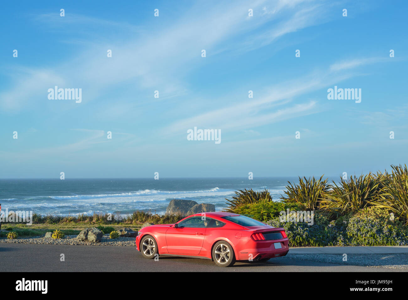 Red sports car on beach hi-res stock photography and images - Alamy