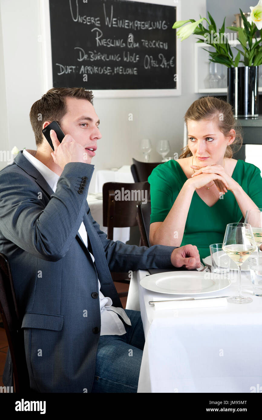 Couple in restaurant cell phones hi-res stock photography and images ...