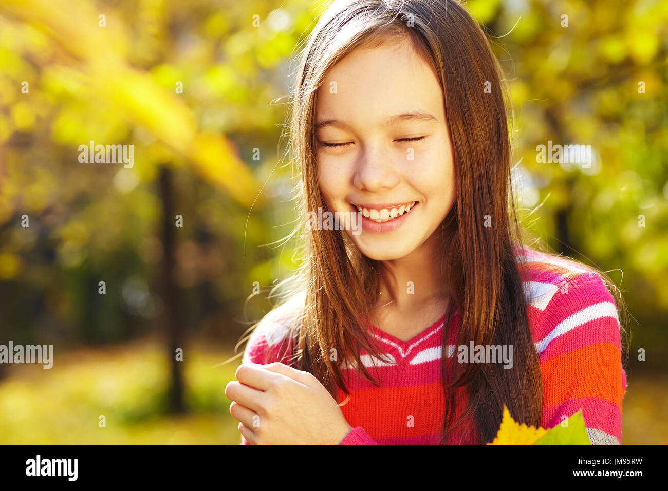 Teenager autumn hi-res stock photography and images - Alamy