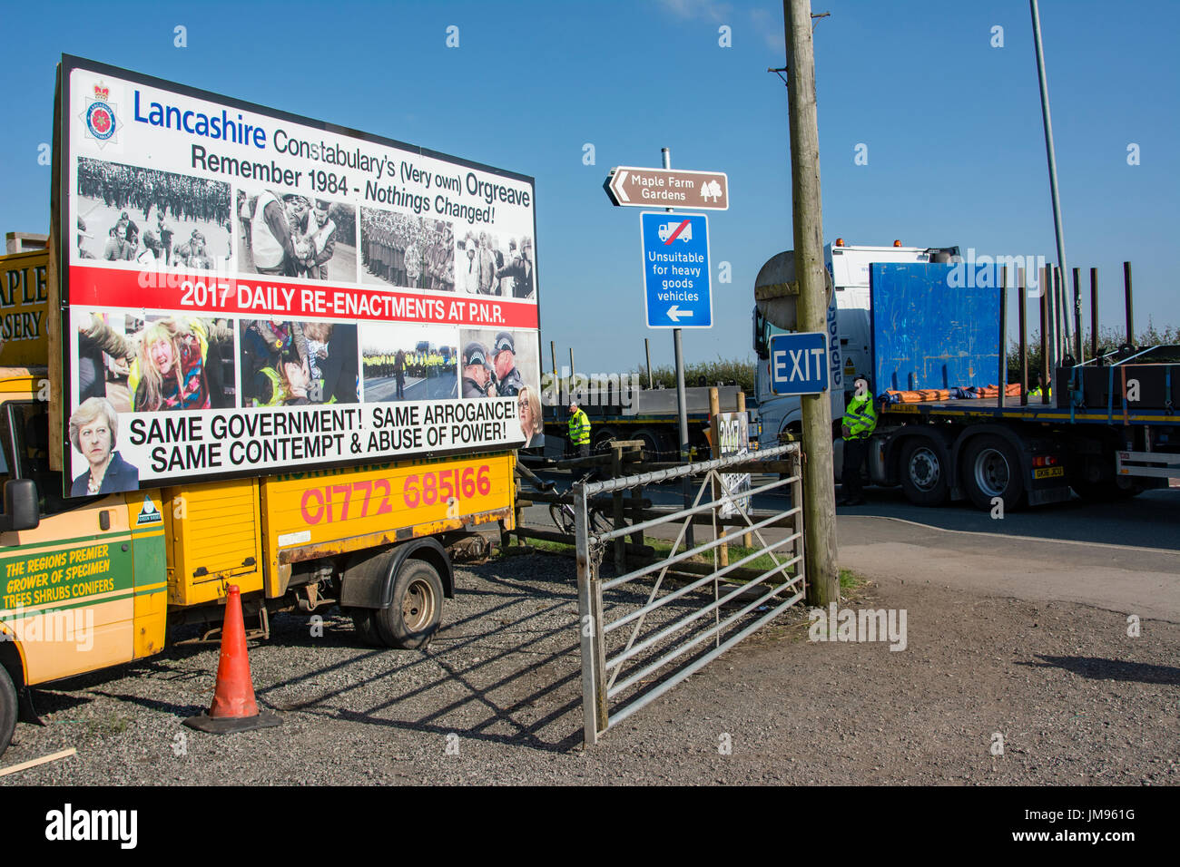 Lorry convoy hi-res stock photography and images - Alamy