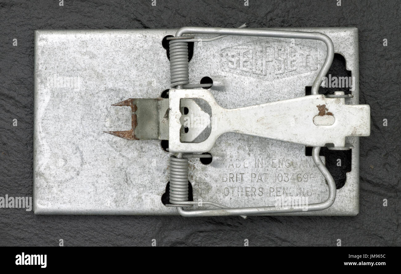 An Old or Vintage Self Set Metal Mouse Trap Stock Photo - Alamy