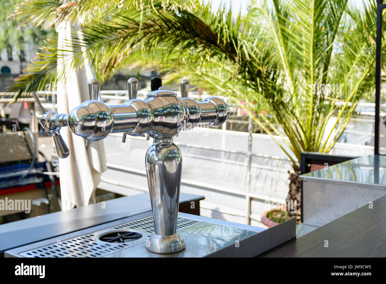Beer pump hi-res stock photography and images - Alamy