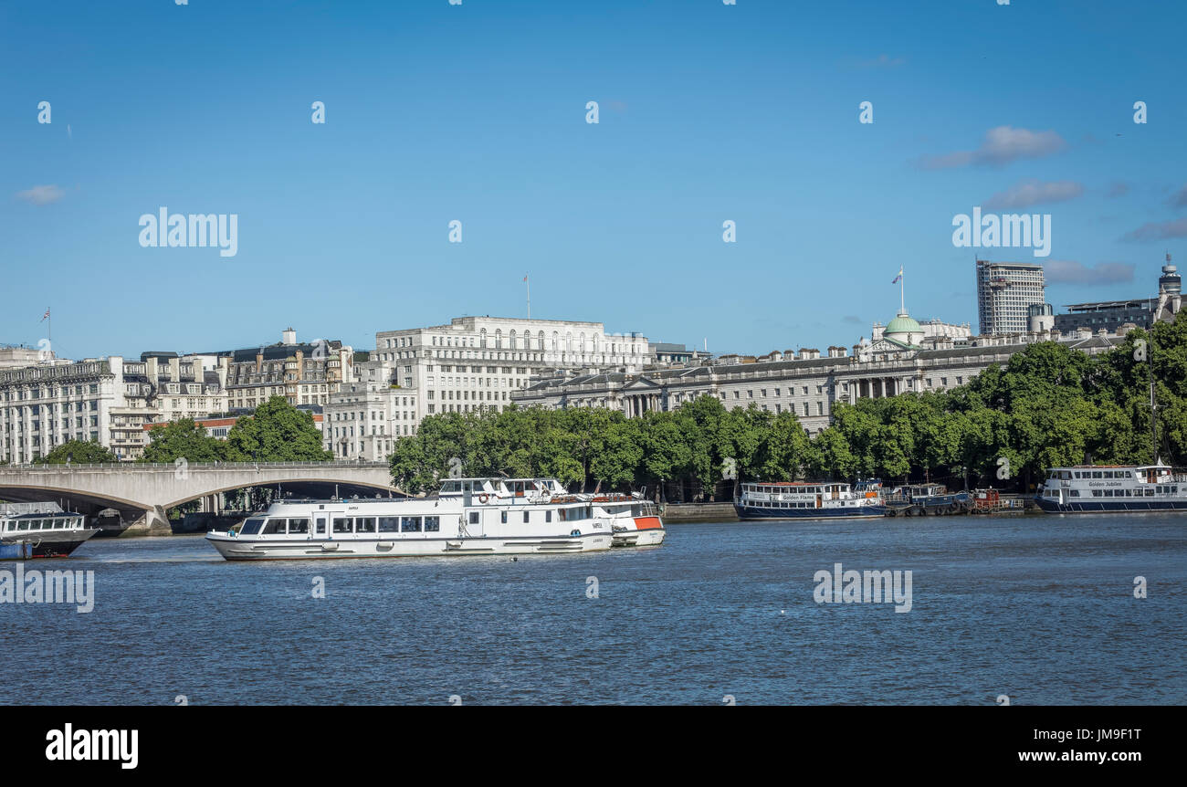 Boat near the embankment hi-res stock photography and images - Alamy