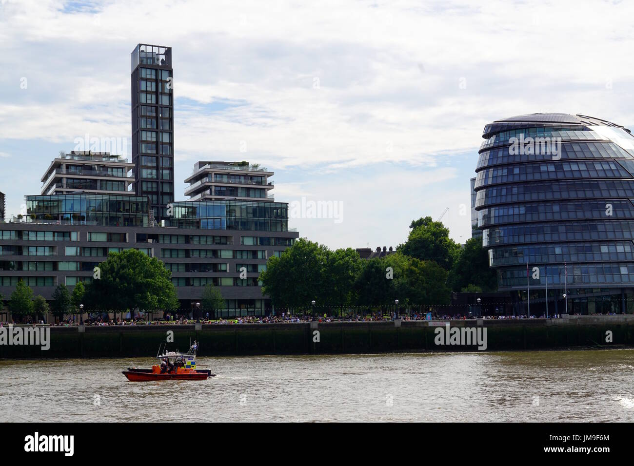 Mayor of london headquarters city hall river front london hi-res stock ...