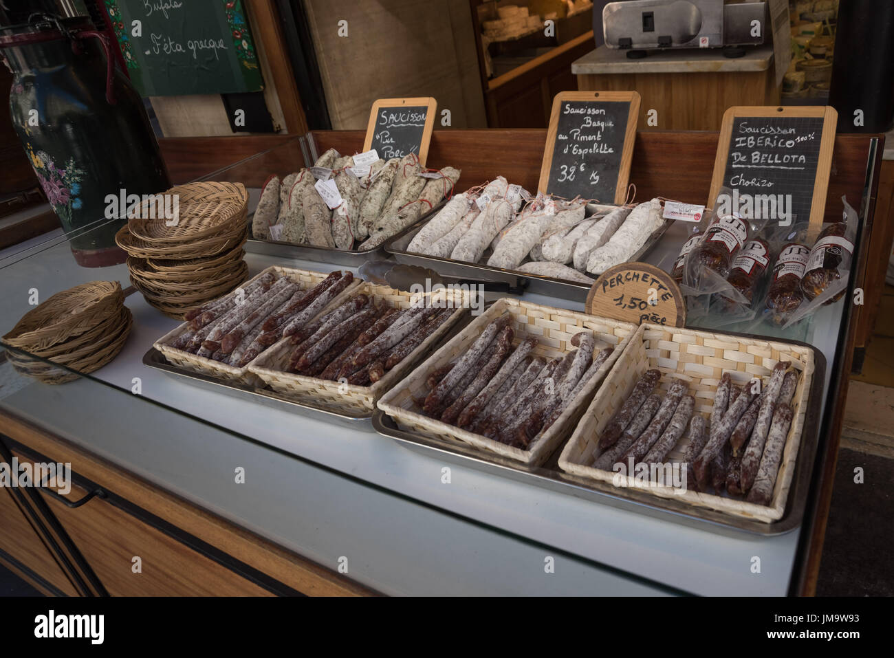 Paris, Marche des Enfants Rouges, rue de Bretagne Stock Photo - Alamy
