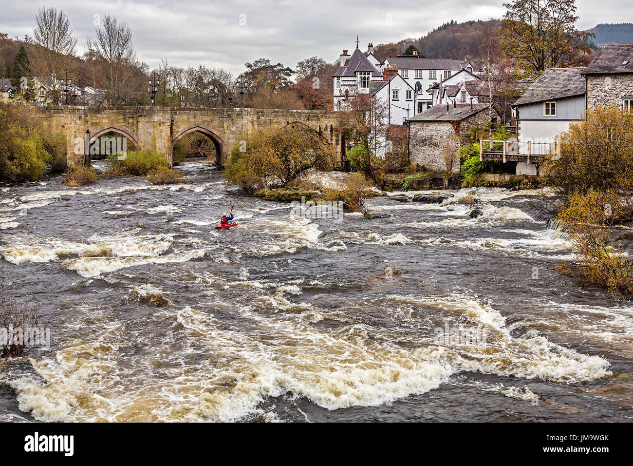 Llangollen town showing river dee hi-res stock photography and images ...