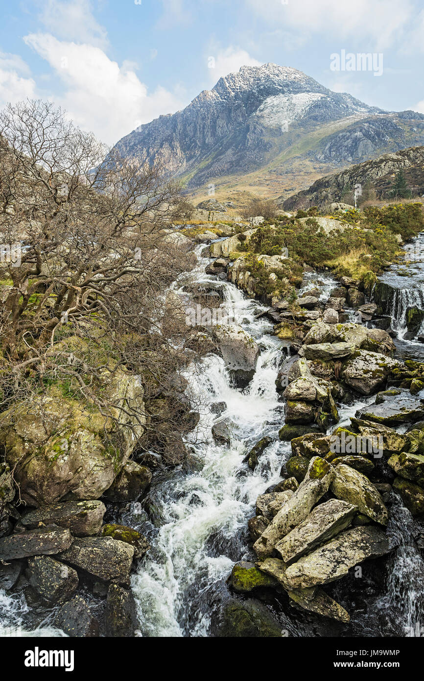 Waterfall at the outlet of Llyn Ogwen with Tryfan mountain in the ...