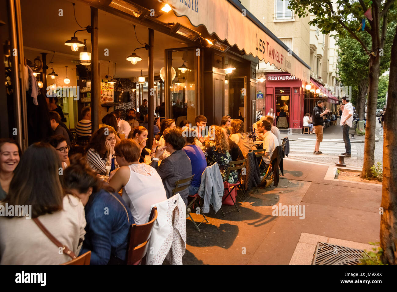Paris, Butte aux Cailles, Restaurant Les Tanneurs de la Butte Stock ...