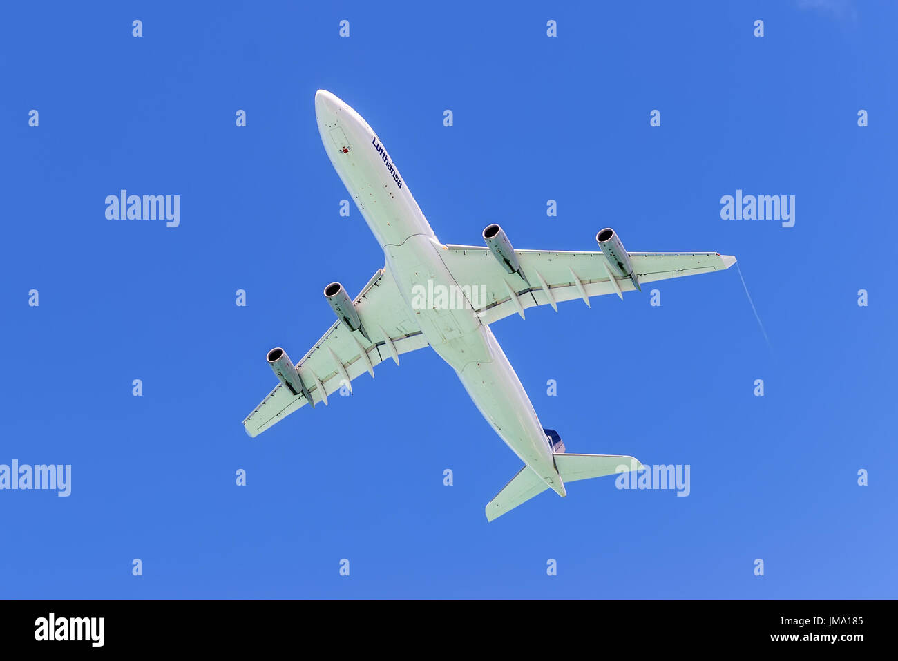 Lufthansa business class a340 hi-res stock photography and images - Alamy