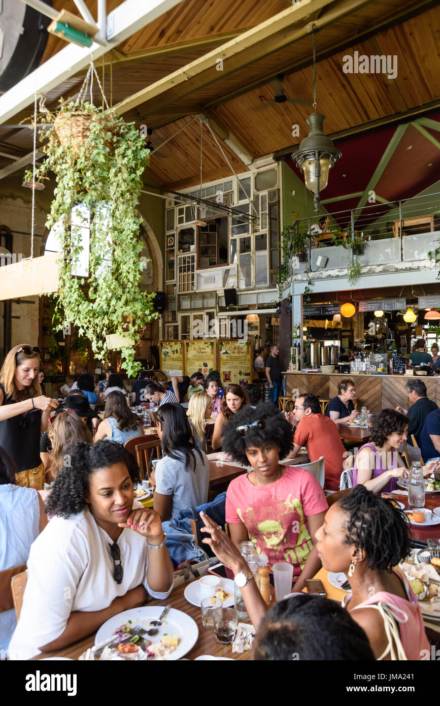 Paris, Alternative Bar-Restaurant 'La Recyclerie' Stock Photo - Alamy