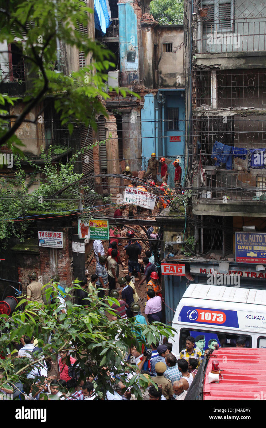 Kolkata, India. 25th July, 2017. 150 years old homes in Taltala ...