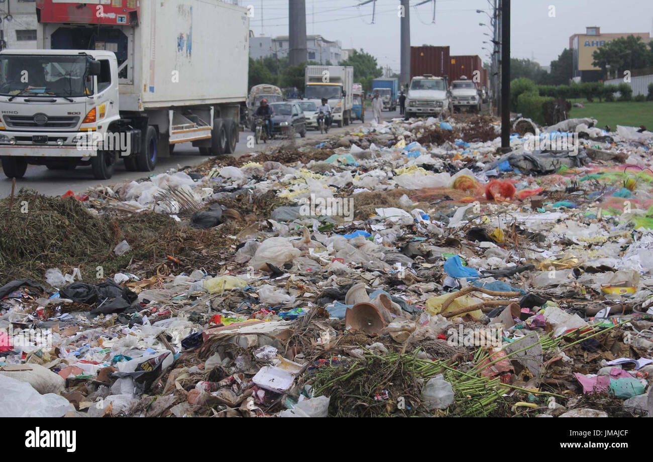 Pakistan. 26th July, 2017. Huge heap of garbage at a roadside nearby ...