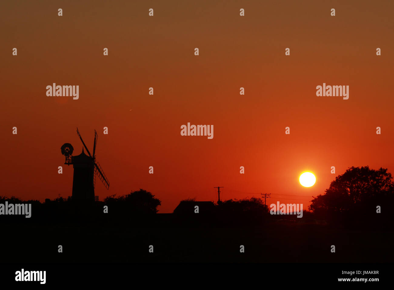 Great Bircham, UK. 25th July, 2017. The sky turns orange as the sun ...