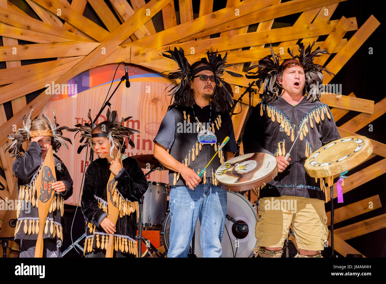 First nation children hi-res stock photography and images - Alamy