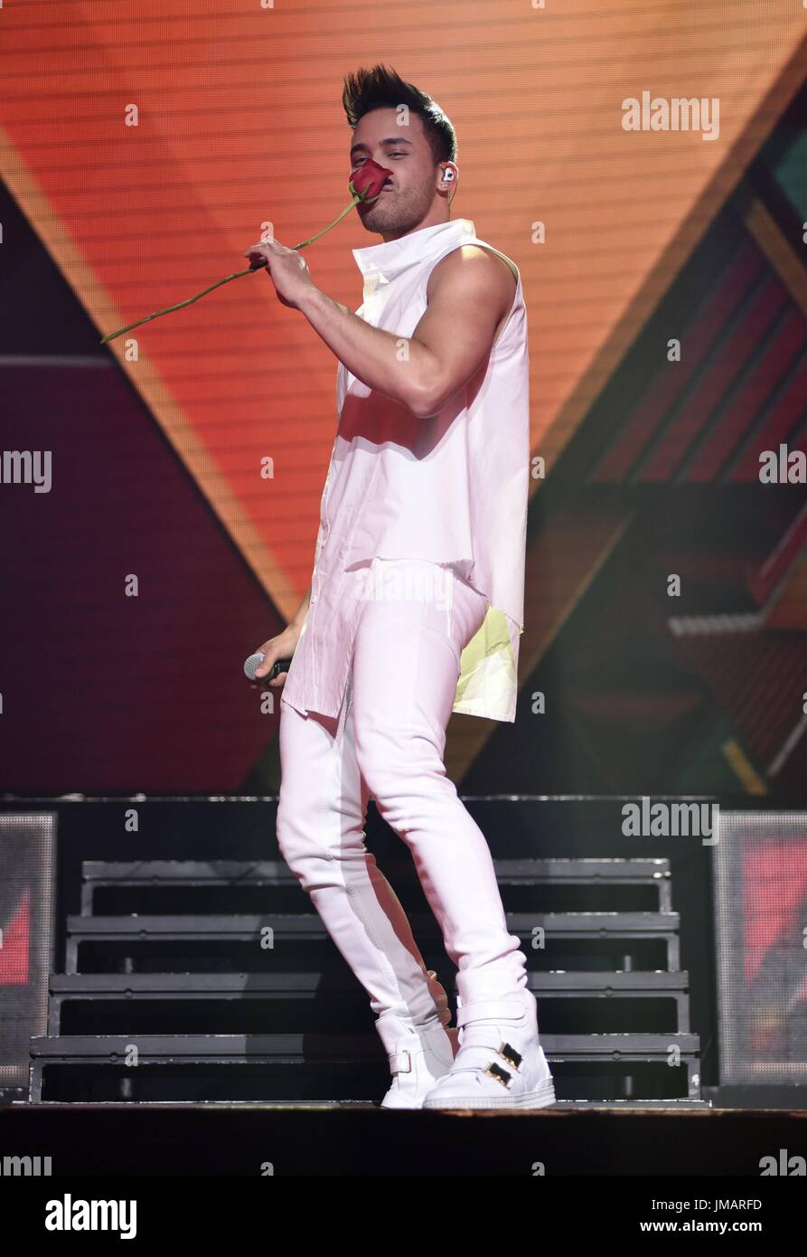 Prince royce five tour concert hi-res stock photography and images - Alamy