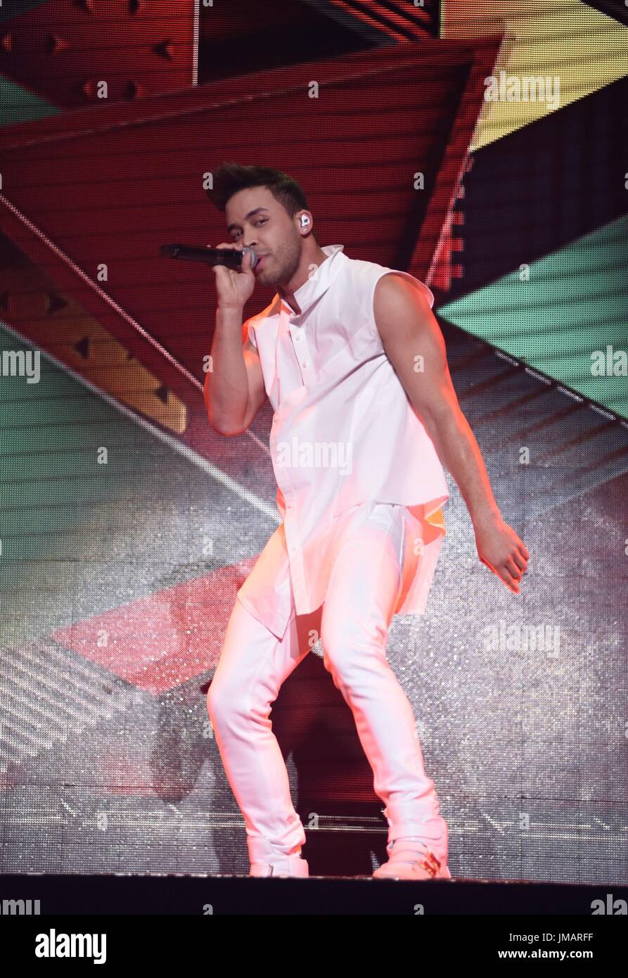 Prince royce five tour concert hi-res stock photography and images - Alamy