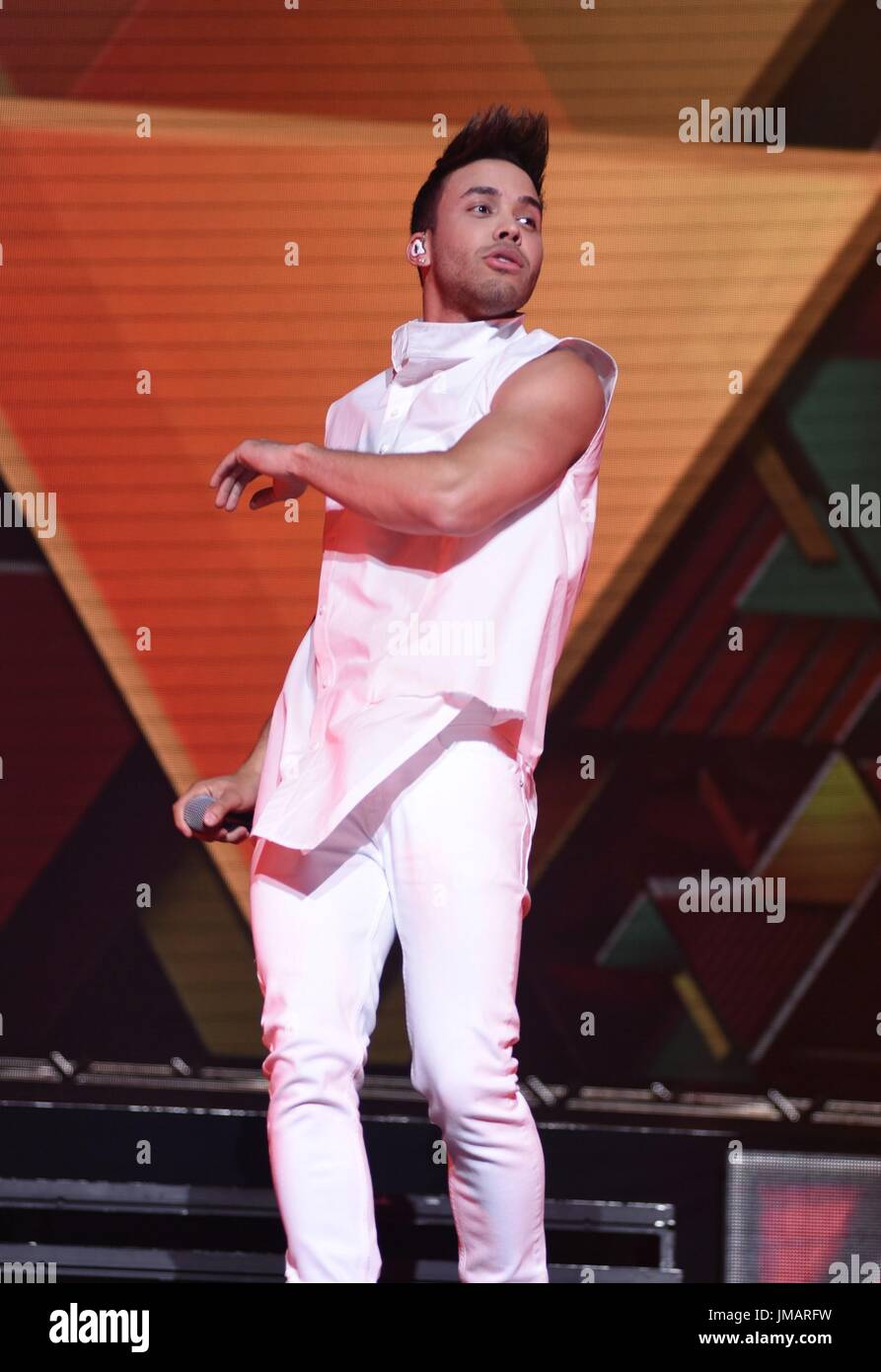 Prince royce five tour concert hi-res stock photography and images - Alamy