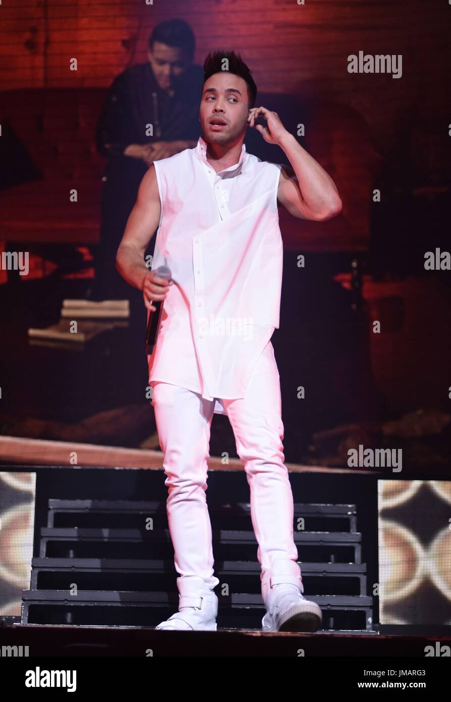 Prince royce five tour concert hi-res stock photography and images - Alamy