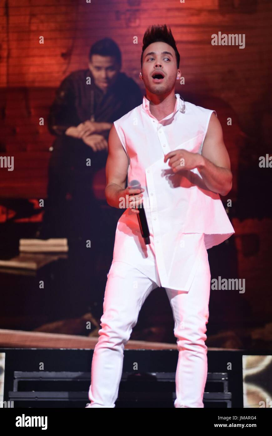 Prince royce five tour concert hi-res stock photography and images - Alamy