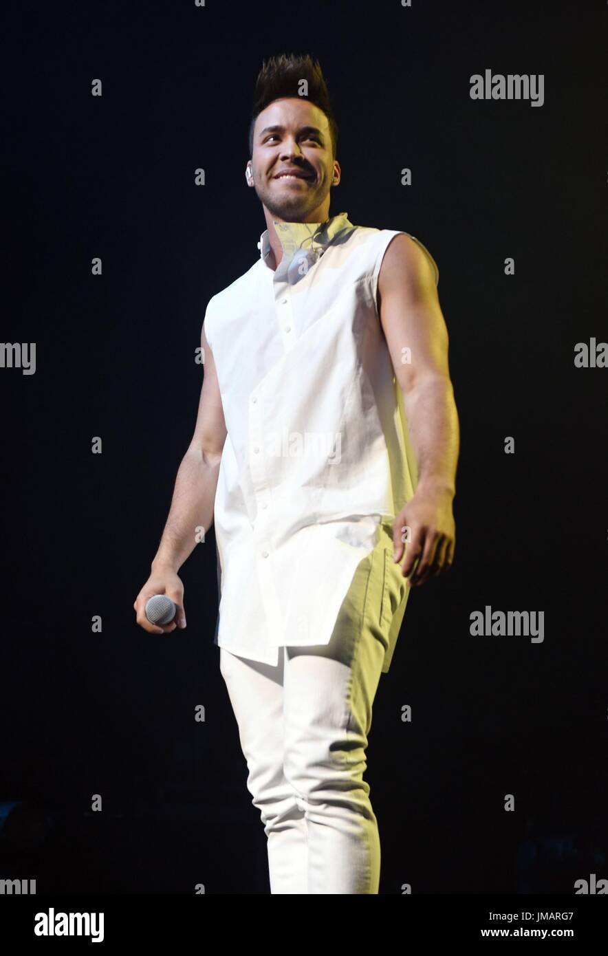 Prince royce five tour concert hi-res stock photography and images - Alamy