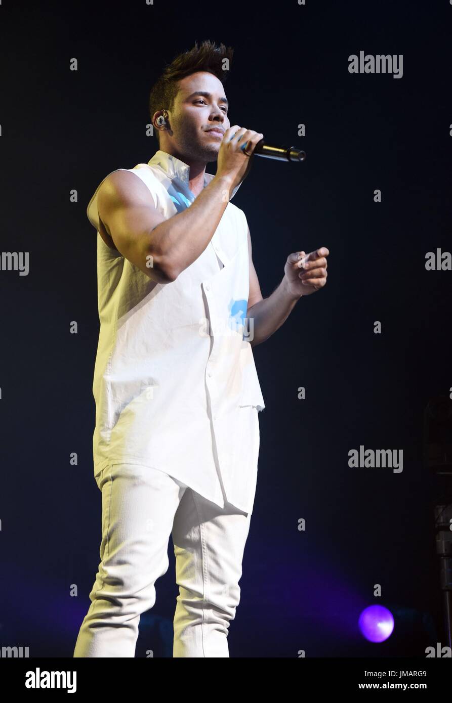 Prince royce five tour concert hi-res stock photography and images - Alamy