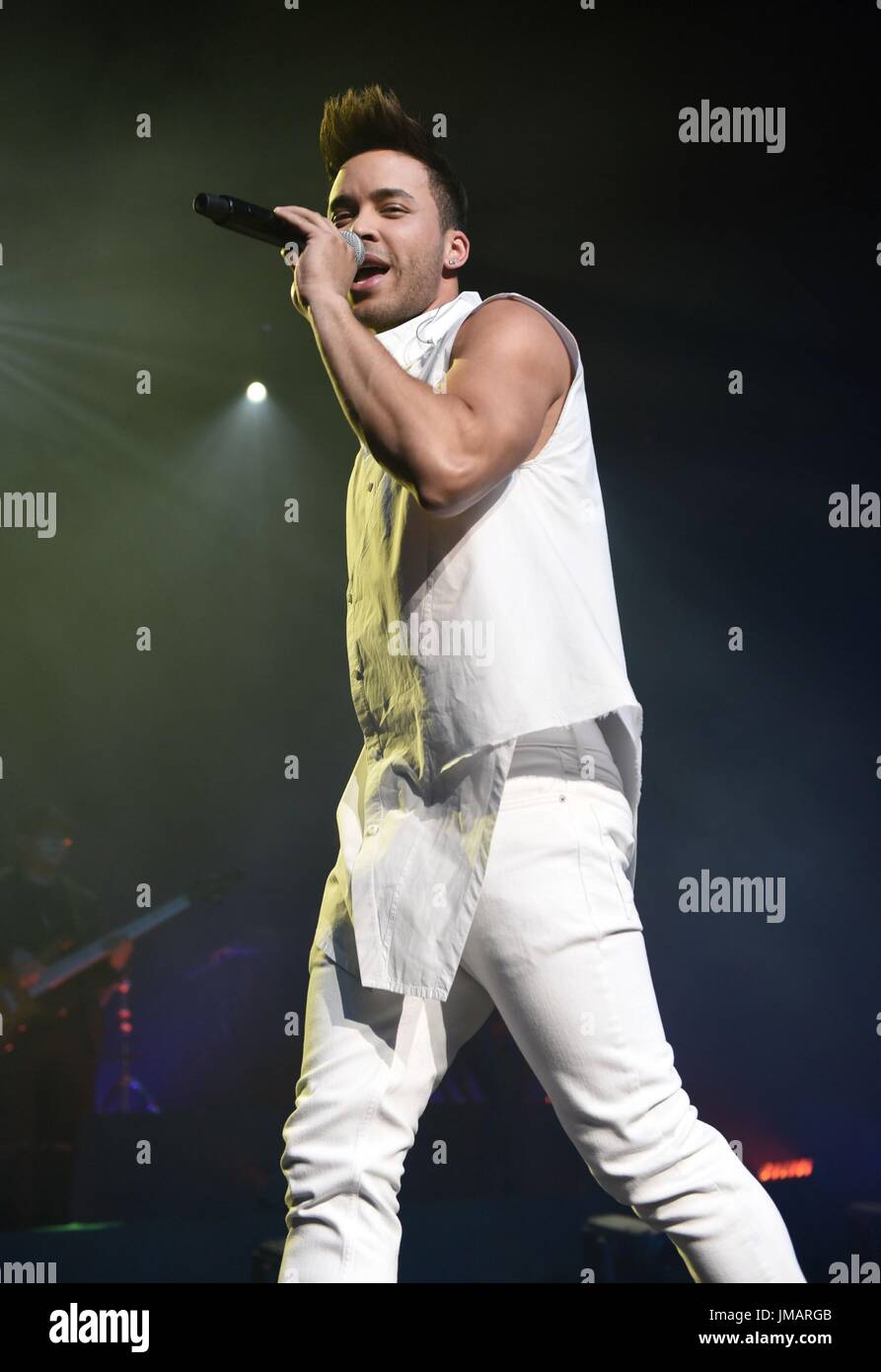 Prince royce five tour concert hi-res stock photography and images - Alamy