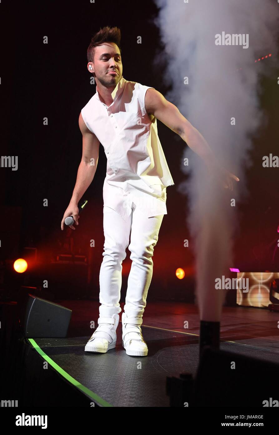 Prince royce five tour concert hi-res stock photography and images - Alamy