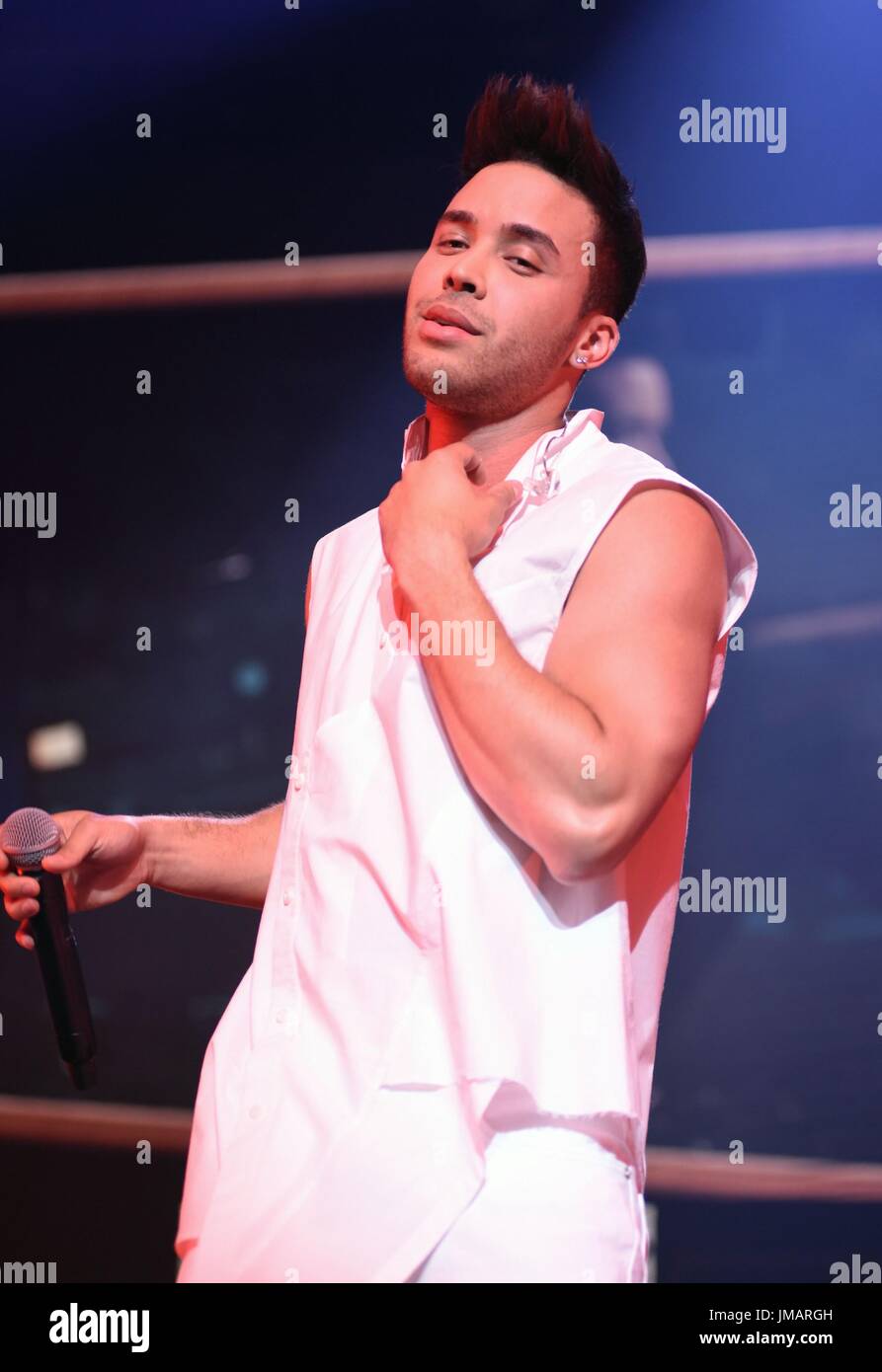 Prince royce five tour concert hi-res stock photography and images - Alamy