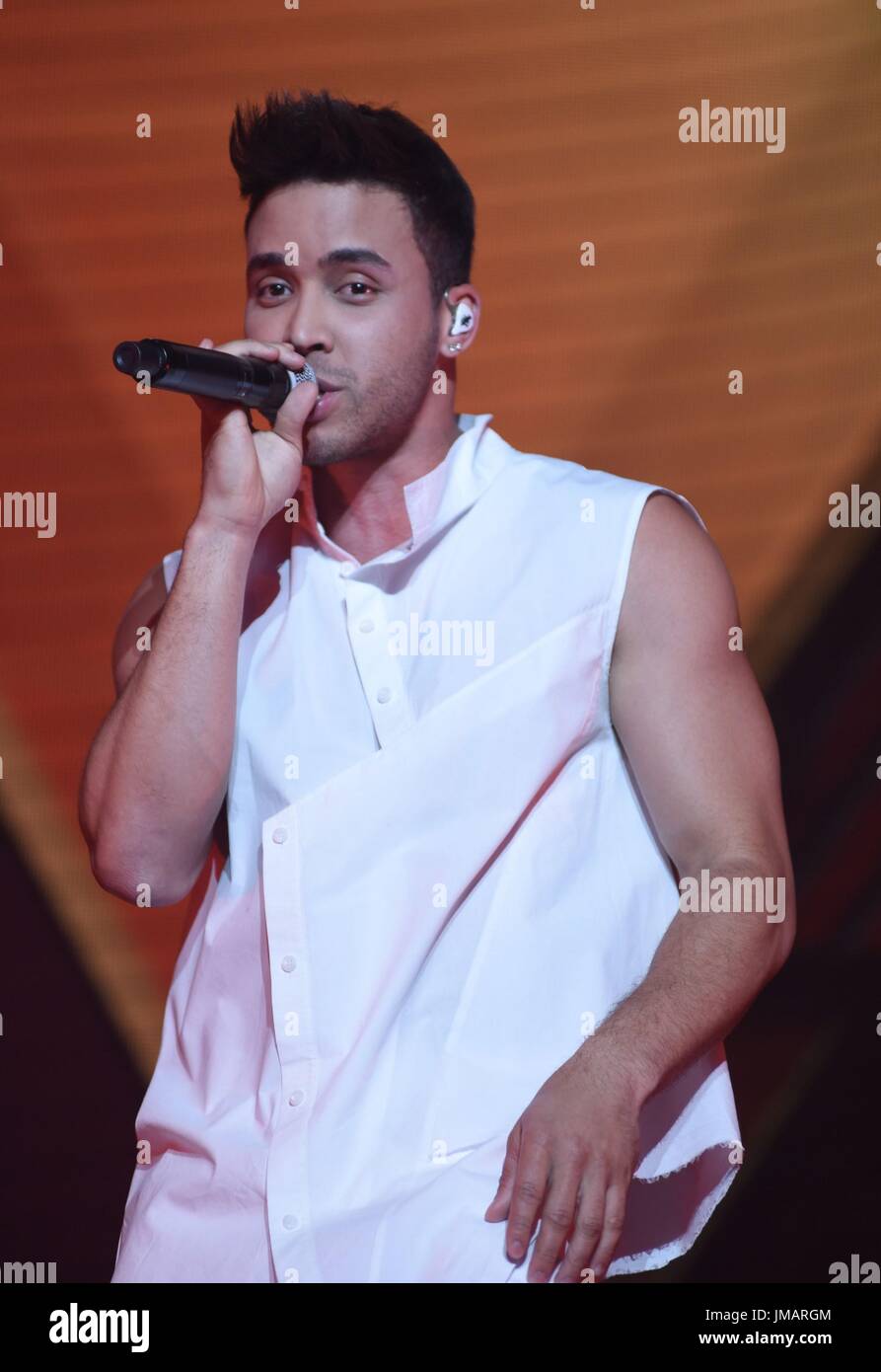 Prince royce five tour concert hi-res stock photography and images - Alamy