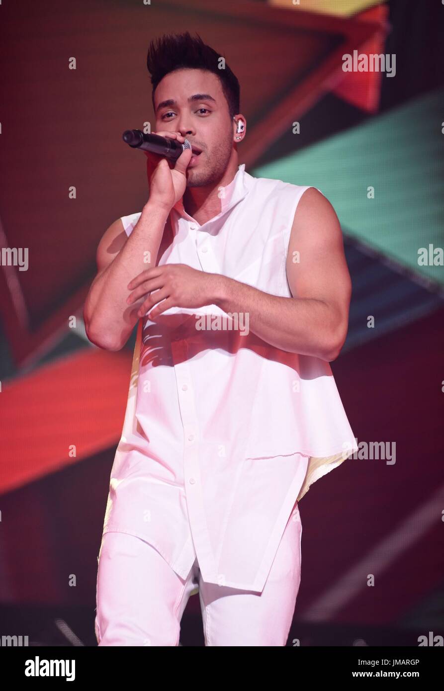 Prince royce five tour concert hi-res stock photography and images - Alamy