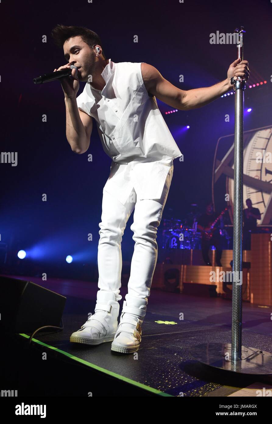 Prince royce five tour concert hi-res stock photography and images - Alamy