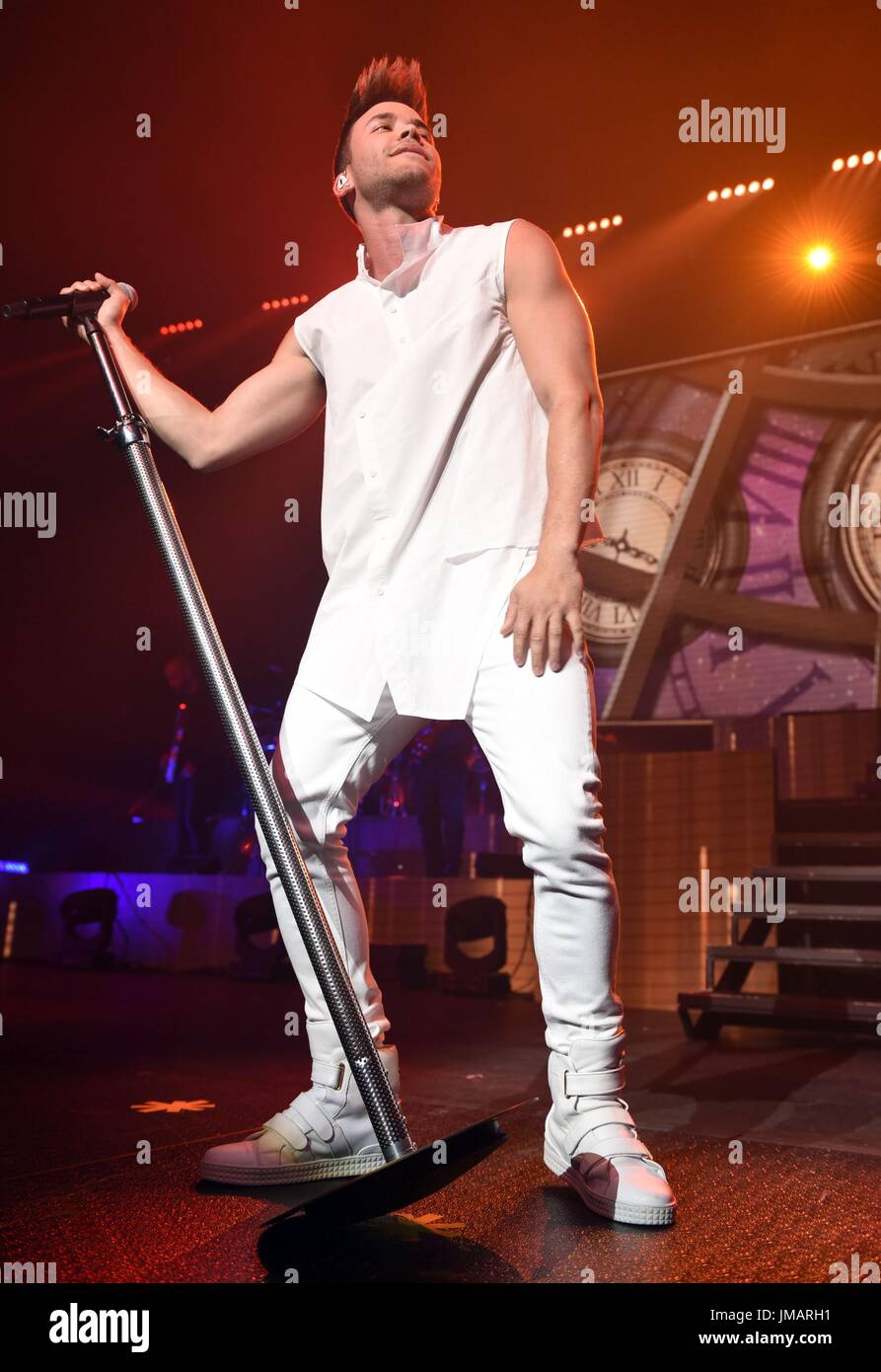 Prince royce five tour concert hi-res stock photography and images - Alamy