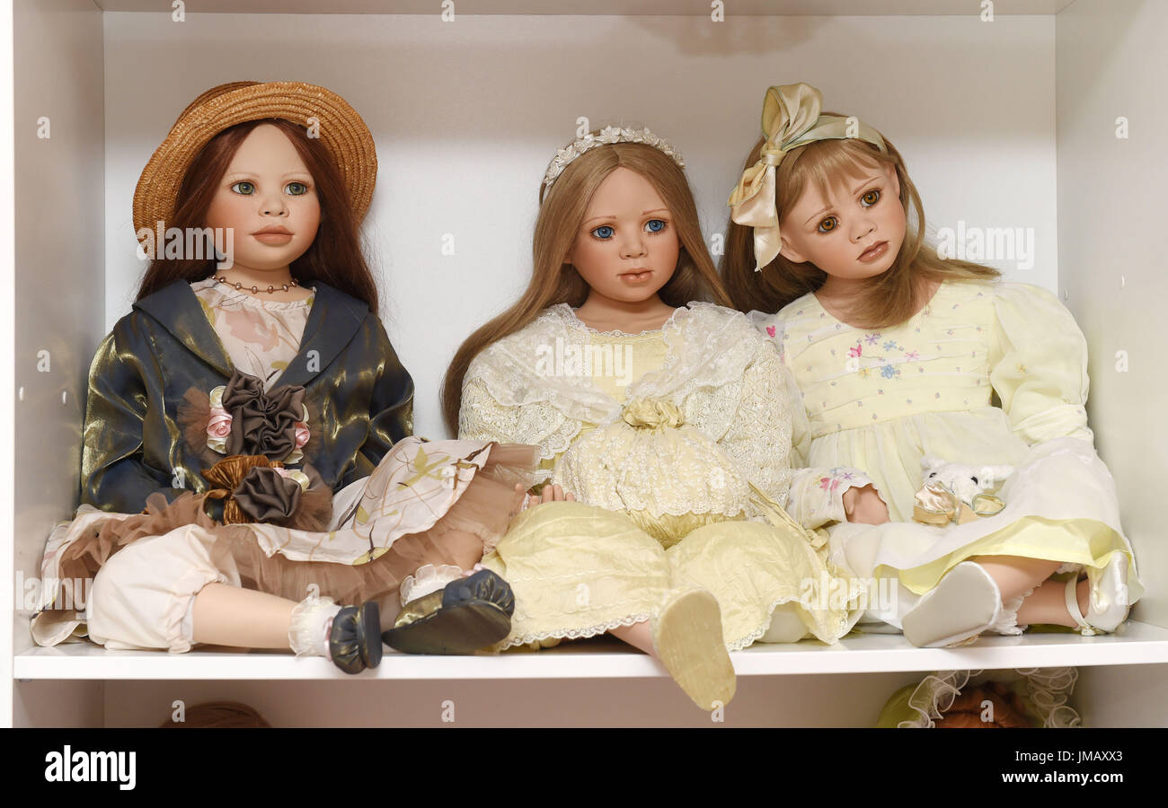 Stepanov, Czech Republic. 27th July, 2017. Several hundred dolls from ...