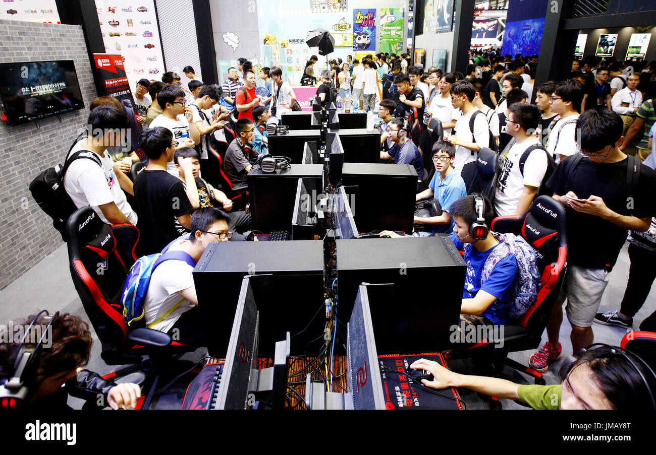 Visitors stand on platform hi-res stock photography and images - Alamy