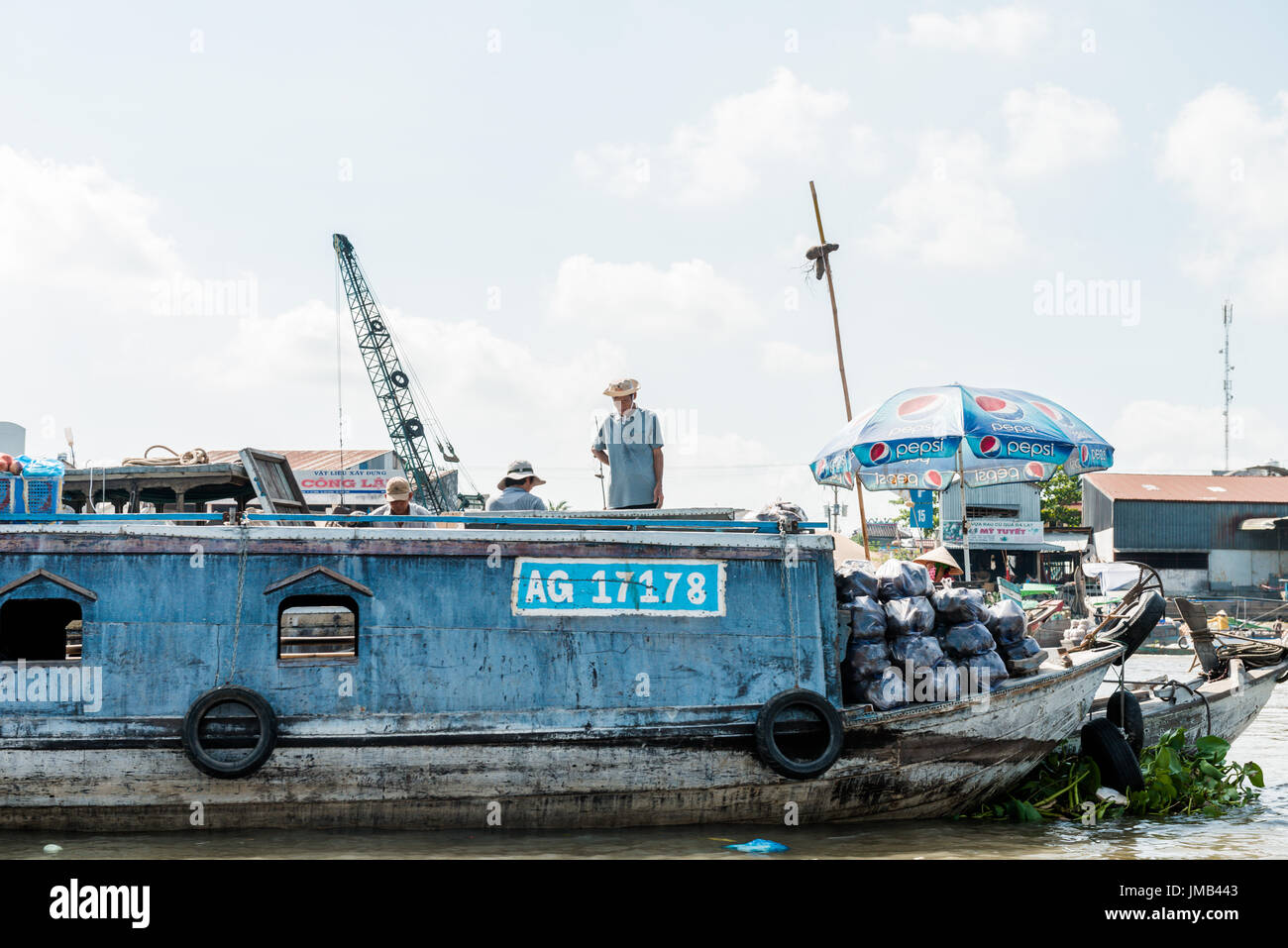 Mekong floating market Stock Photo - Alamy