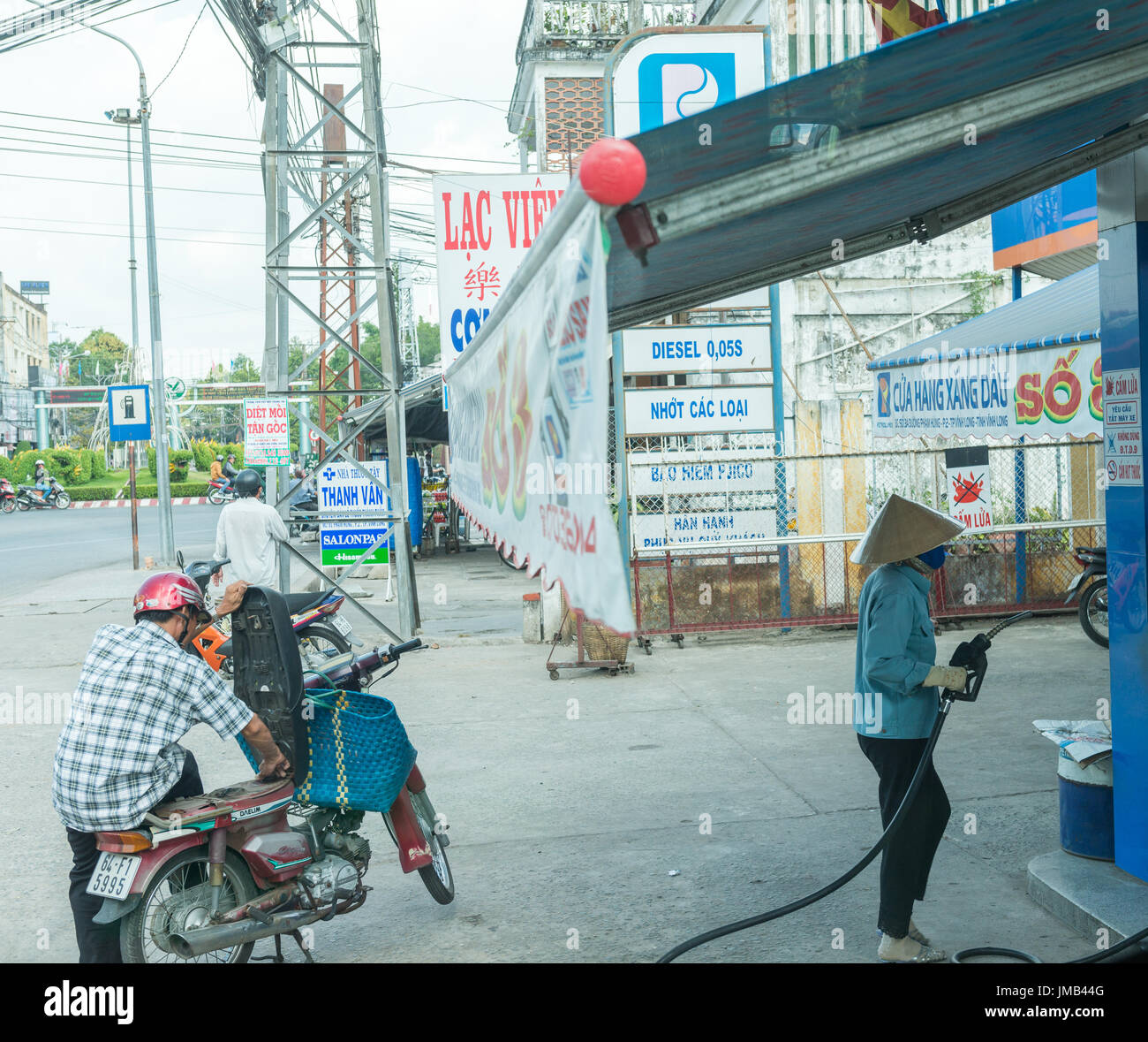 Gas station worker Stock Photo - Alamy