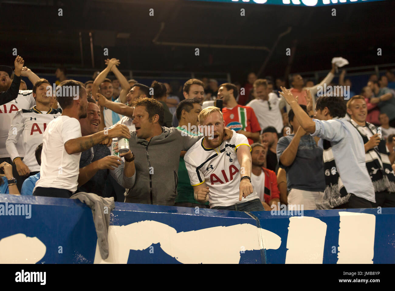 Spurs fans hi-res stock photography and images - Alamy