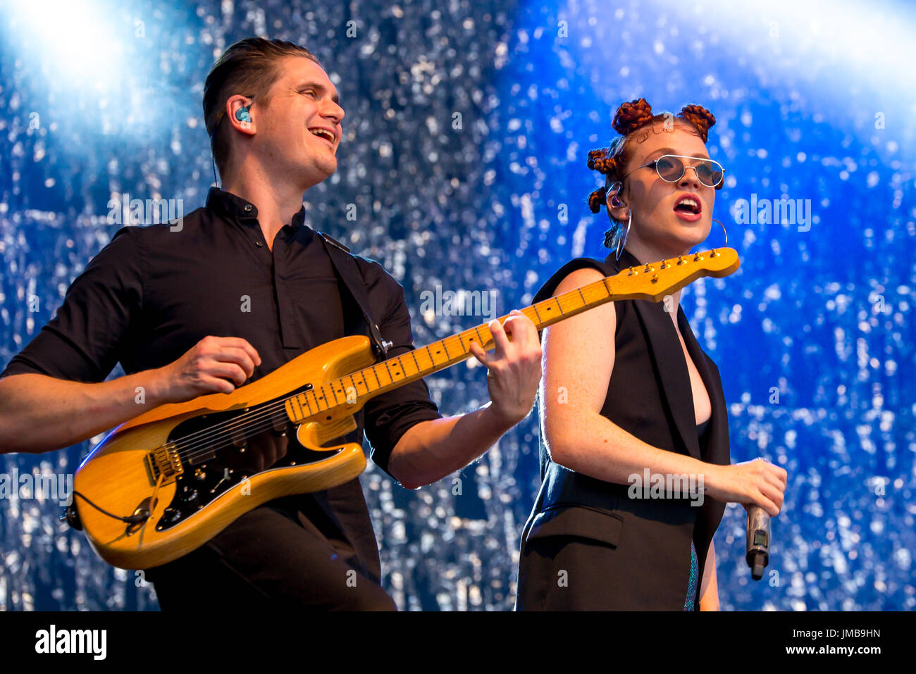 Singer jess glynne performs hi-res stock photography and images - Alamy