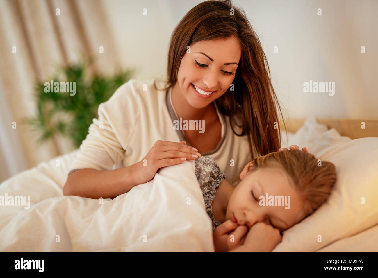 Mother daughter sleeping in bed hi-res stock photography and images - Alamy