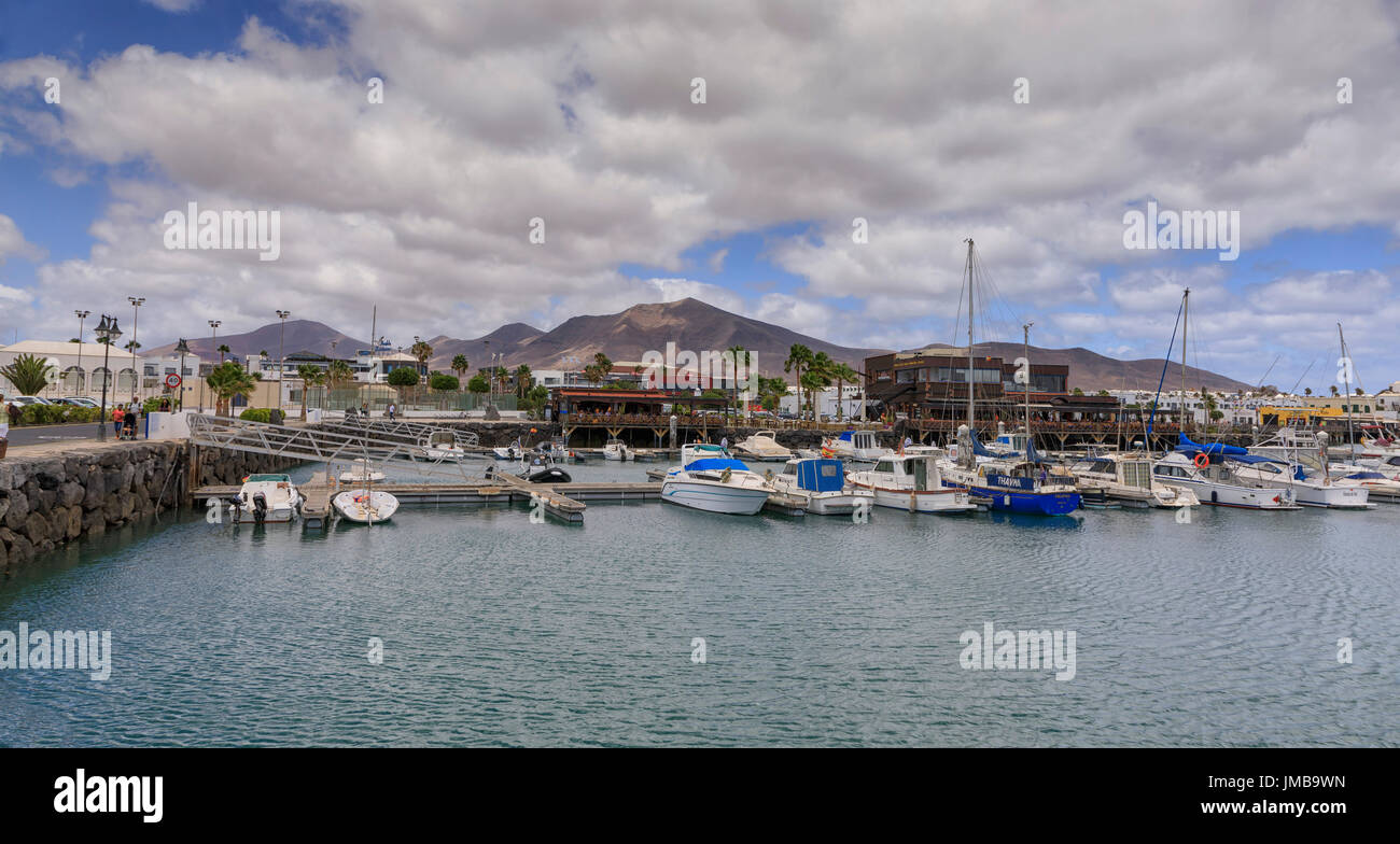 Lanzarote marina rubicon port playa hi-res stock photography and images ...