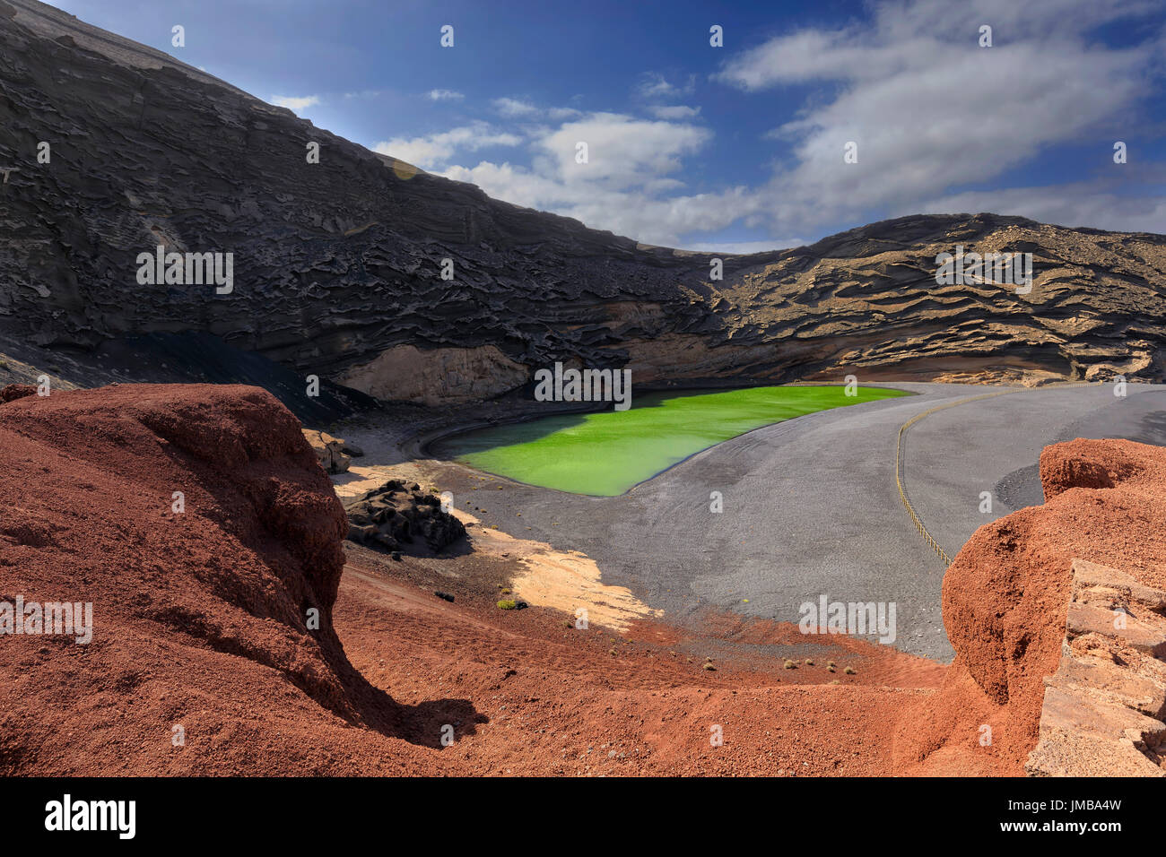 Lago de color verde hi-res stock photography and images - Alamy