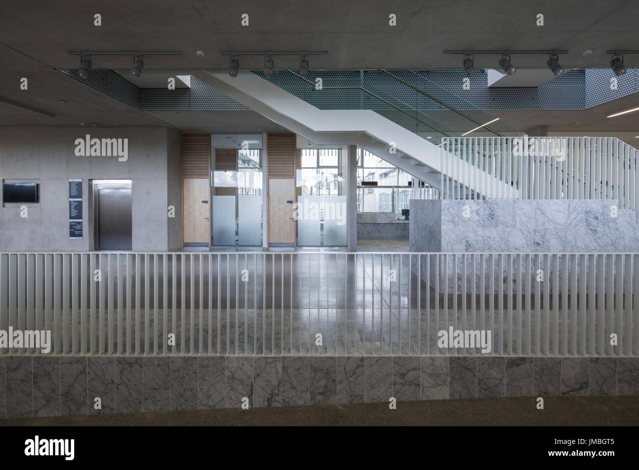 Atrium ramp hi-res stock photography and images - Alamy