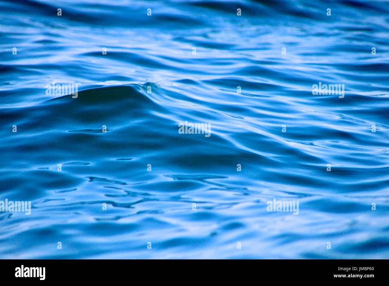 Blue waves hi-res stock photography and images - Alamy