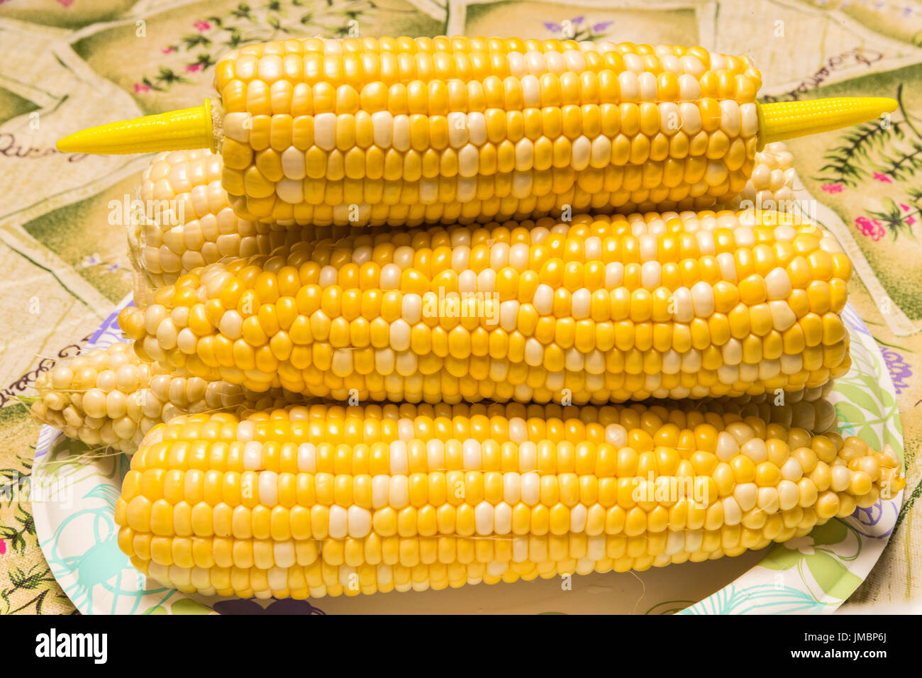 corn on the cob cooked Stock Photo - Alamy