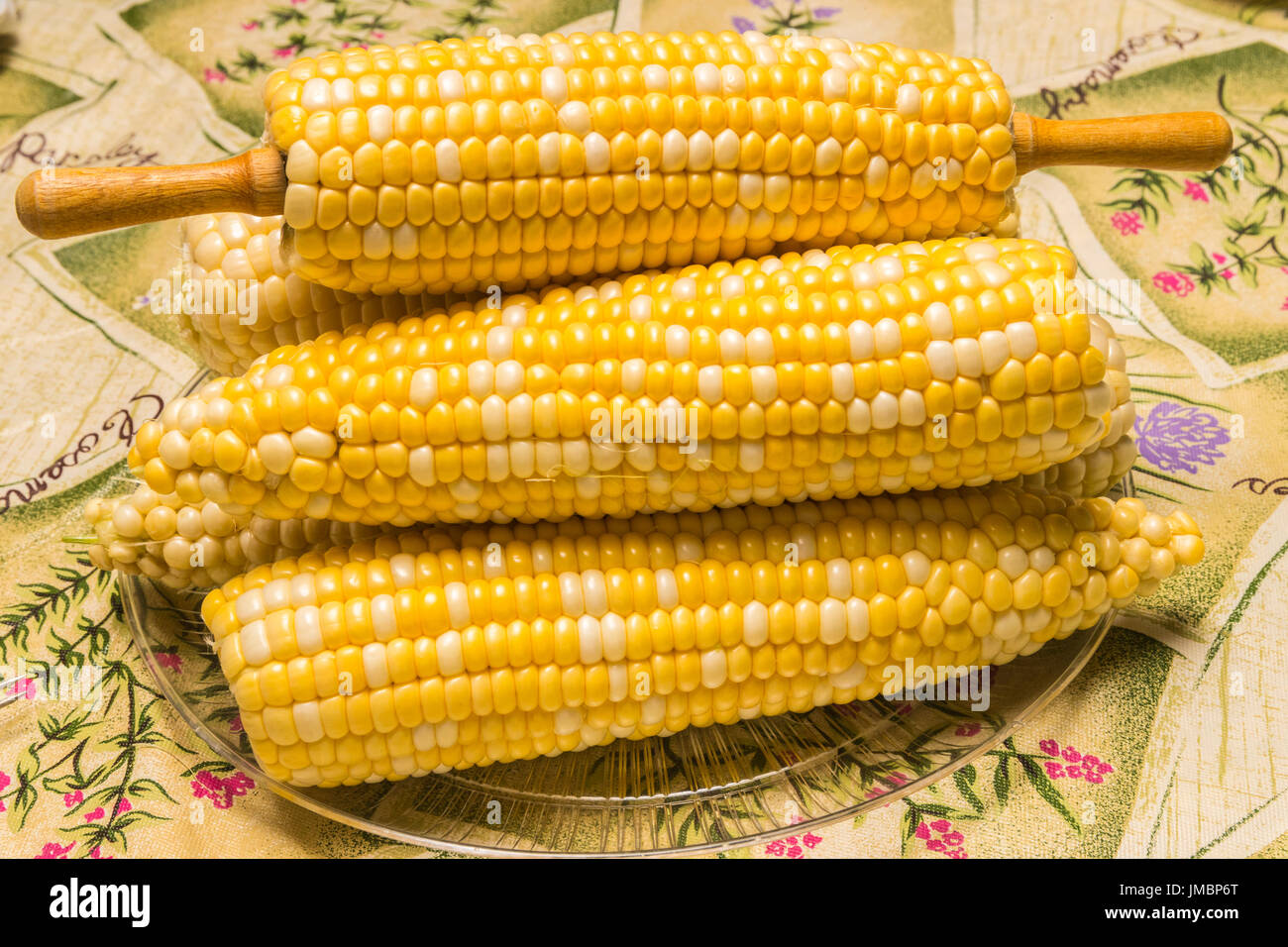 corn on the cob cooked Stock Photo - Alamy