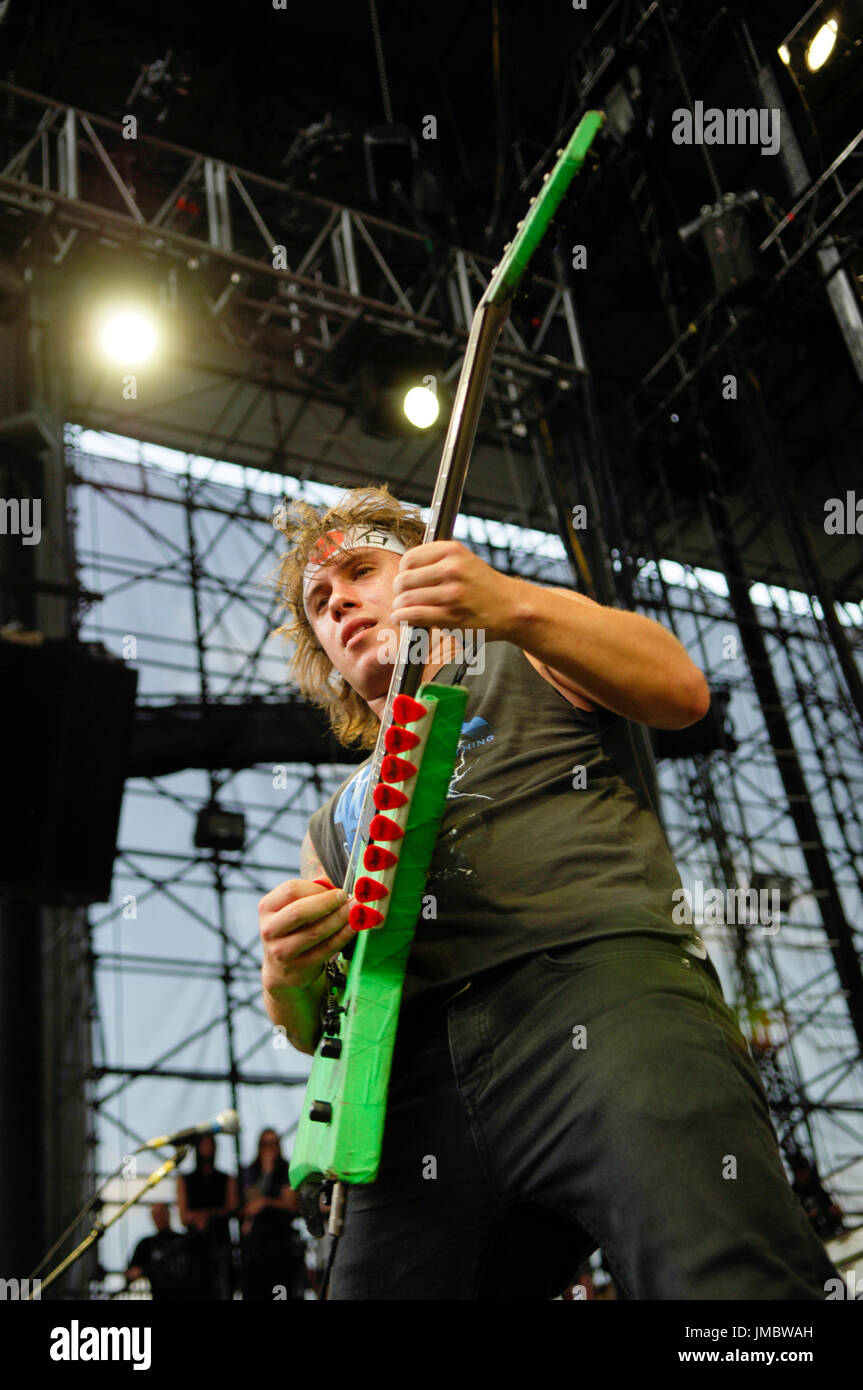 Travis Miguel Atreyu performs 2007 Family Values Tour @ Verizon ...