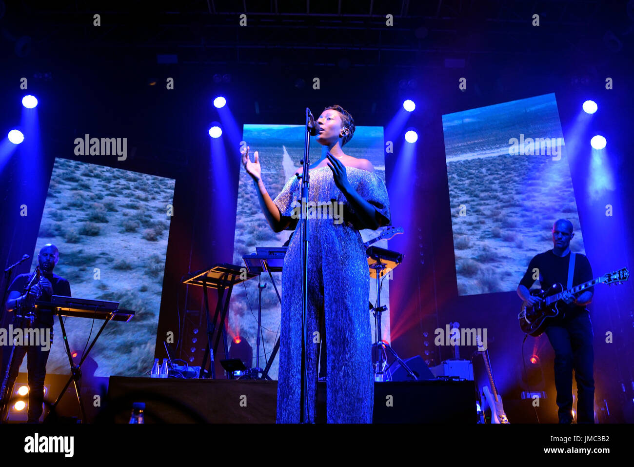 Bonobo artist hi-res stock photography and images - Alamy